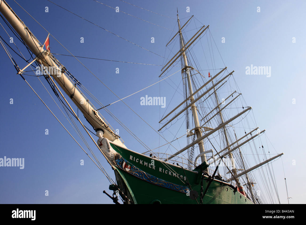 Masts of sailing ship rickmer rickmers hi-res stock photography and ...