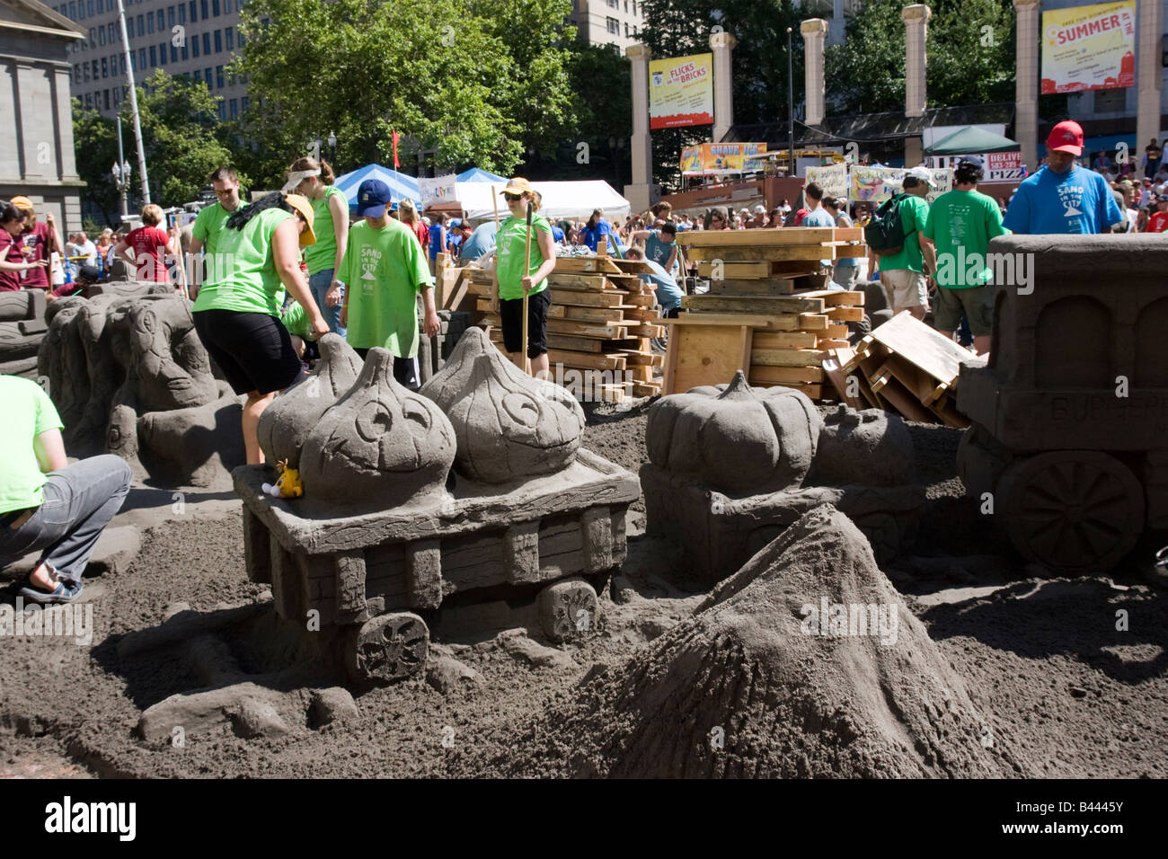 Portland Oregon OR USA “Sand in the City” charity sand statue building ...