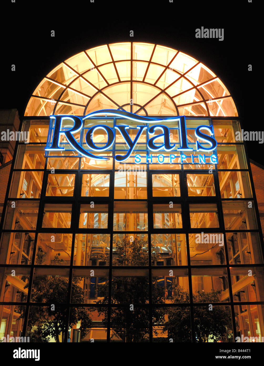 Royals southend hi-res stock photography and images - Alamy