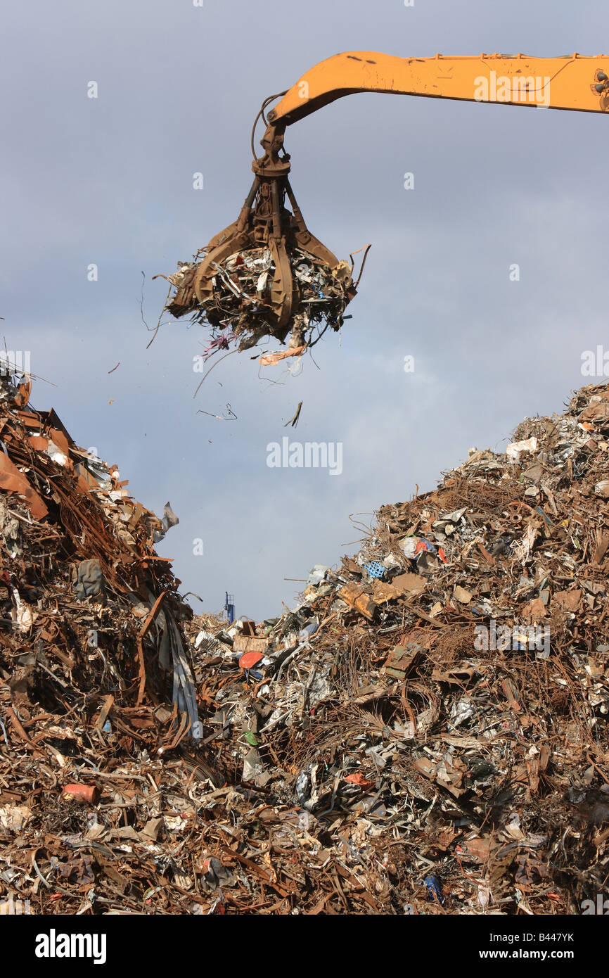 Excavator metal claw hi-res stock photography and images - Alamy