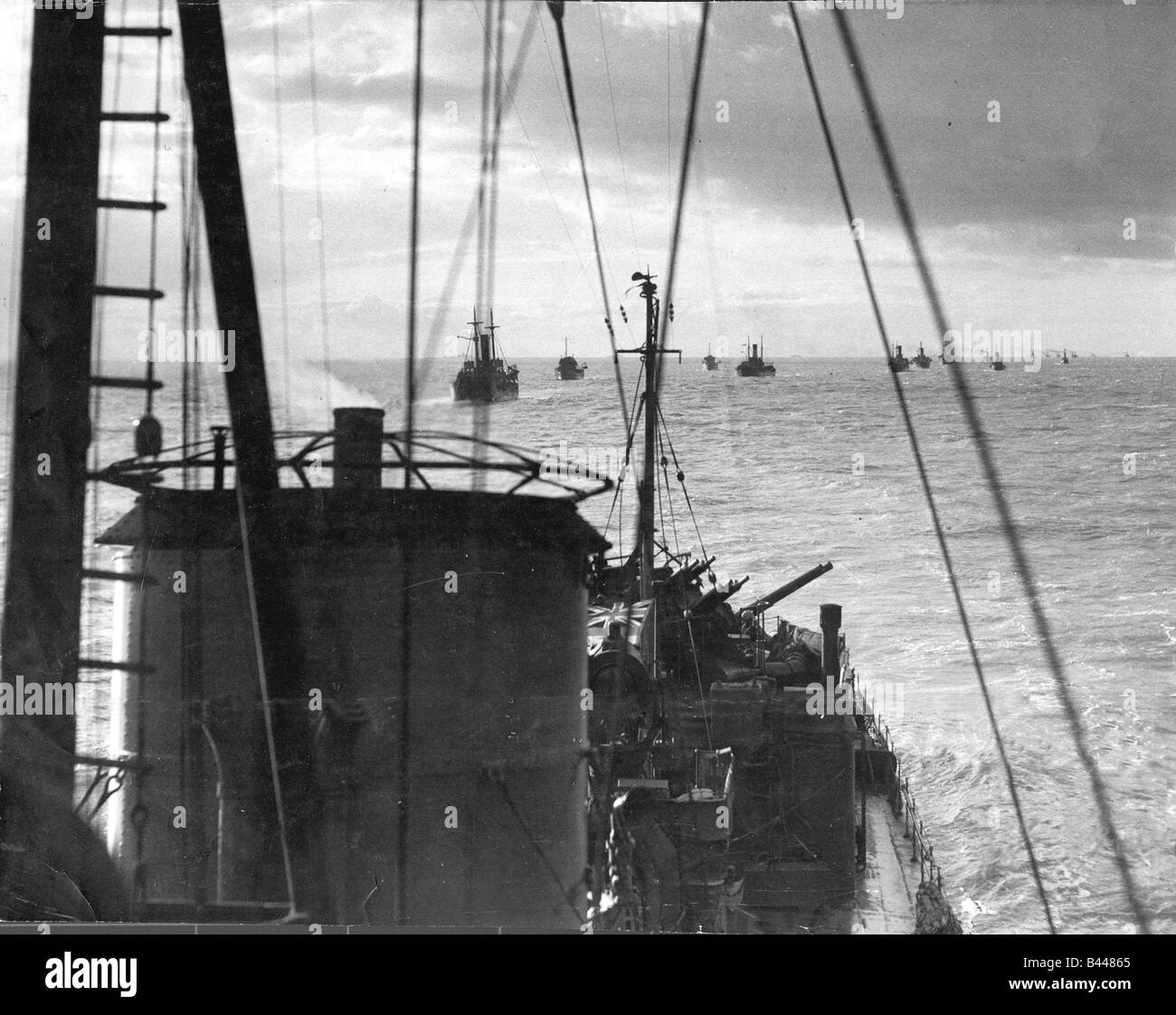 War shipping convoy in WW2 October 1940 1940s Stock Photo - Alamy