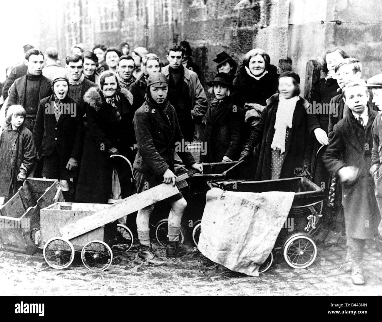 World war two evacuation children hi-res stock photography and images ...