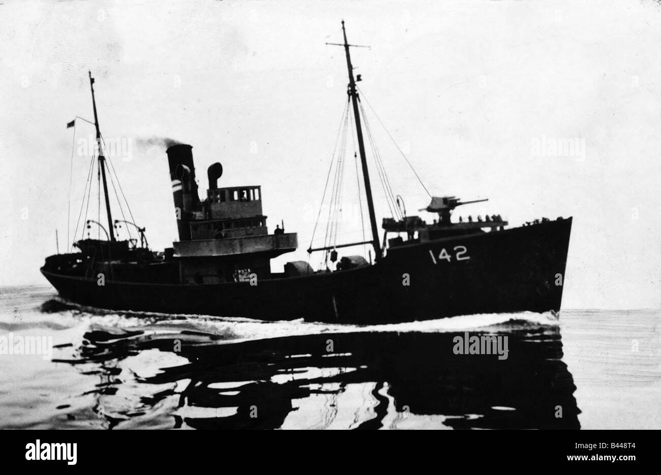 Royal navy war ships hi-res stock photography and images - Alamy