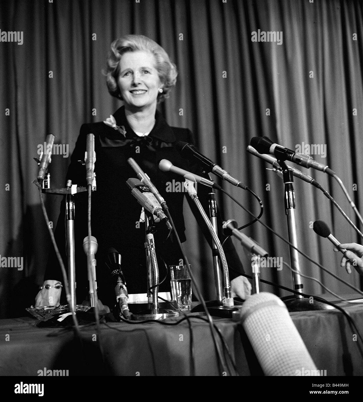 Margaret thatcher 1975 Black and White Stock Photos & Images - Alamy