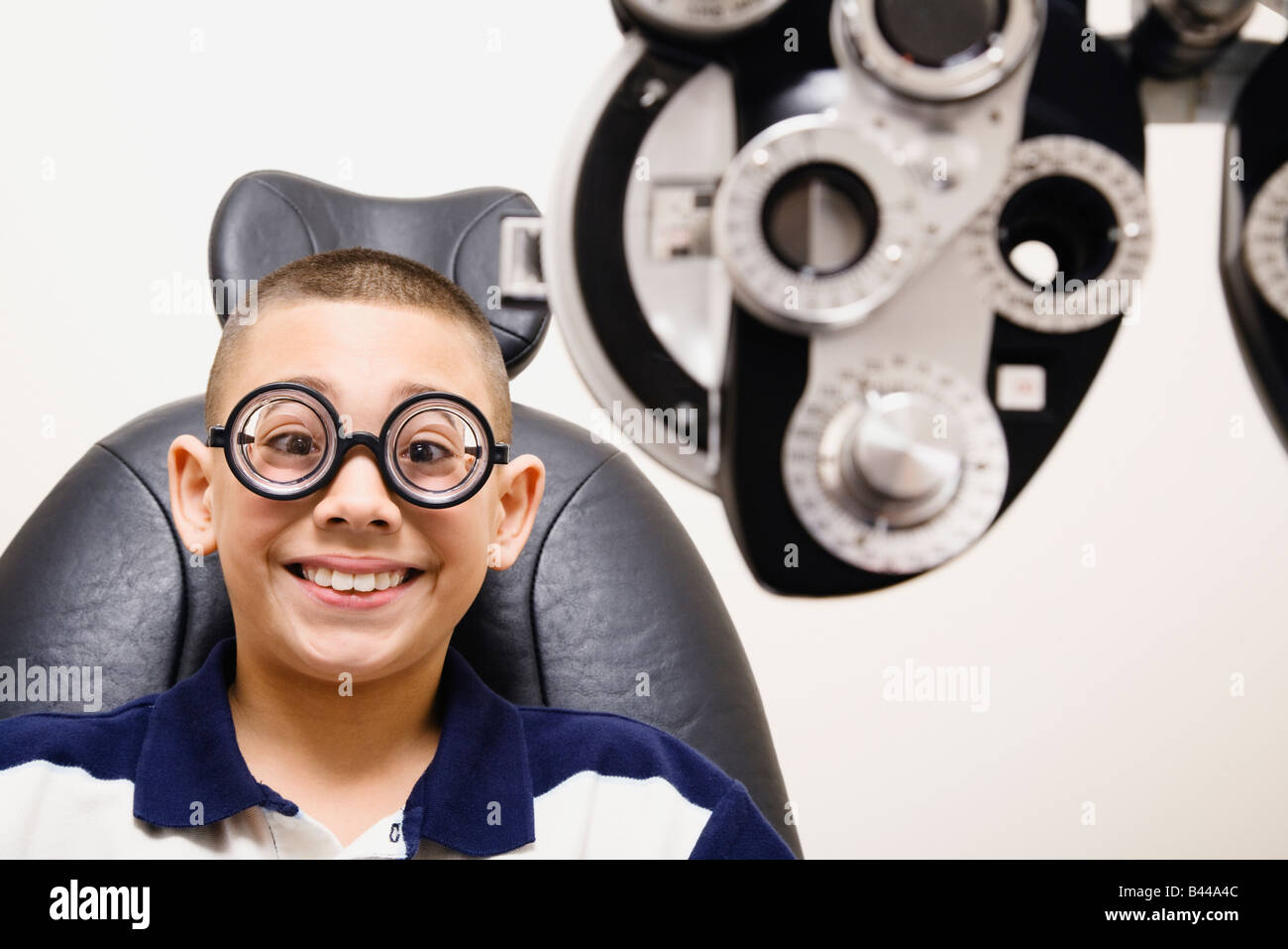 Boy vision checkup in hi-res stock photography and images - Alamy