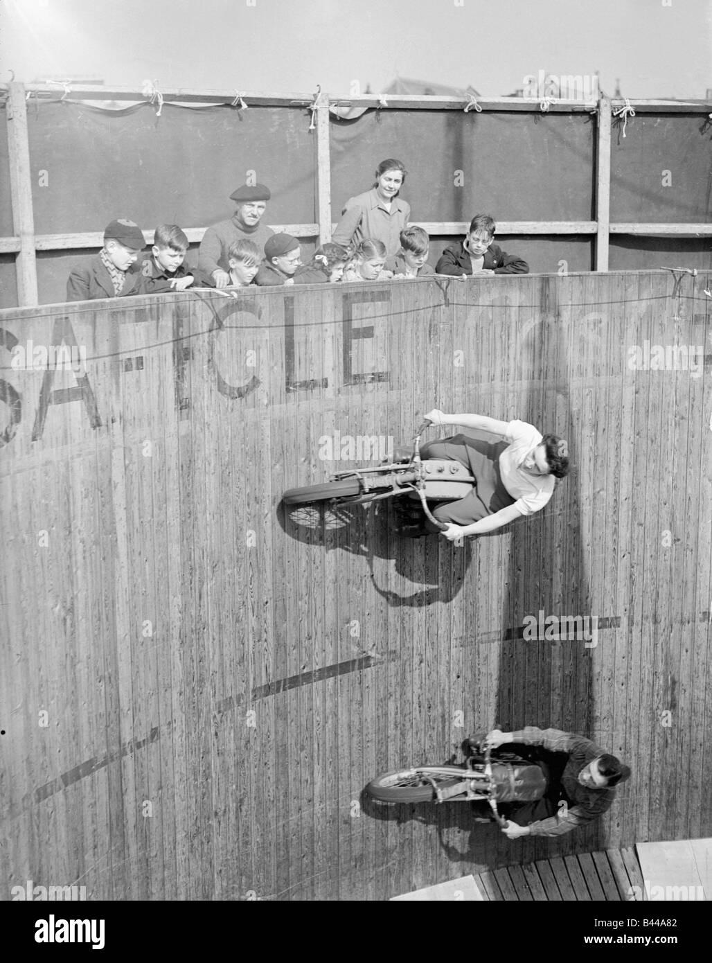 Dare devil riding hi-res stock photography and images - Alamy