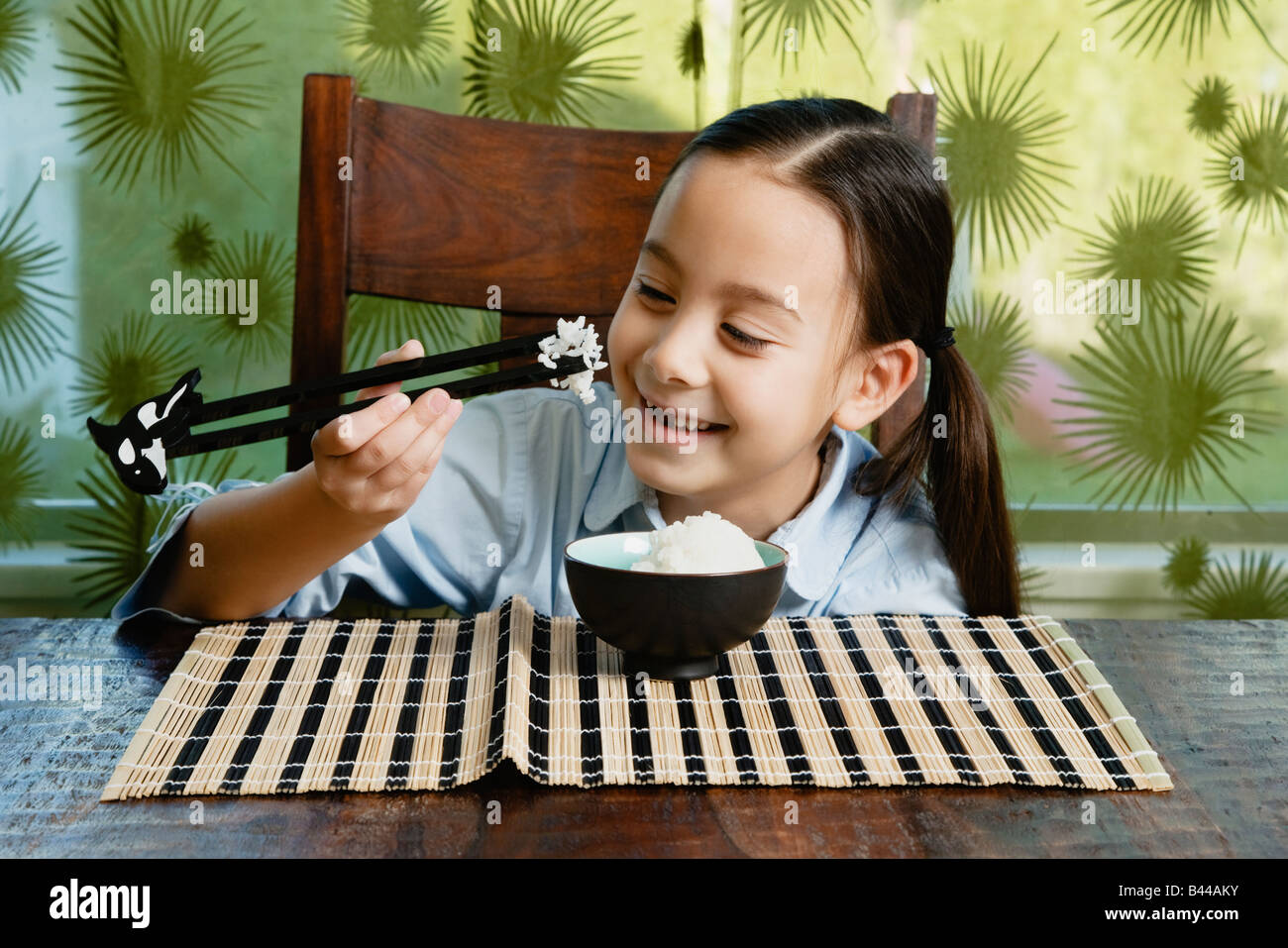 Asian girl eating bowl of rice Stock Photo - Alamy
