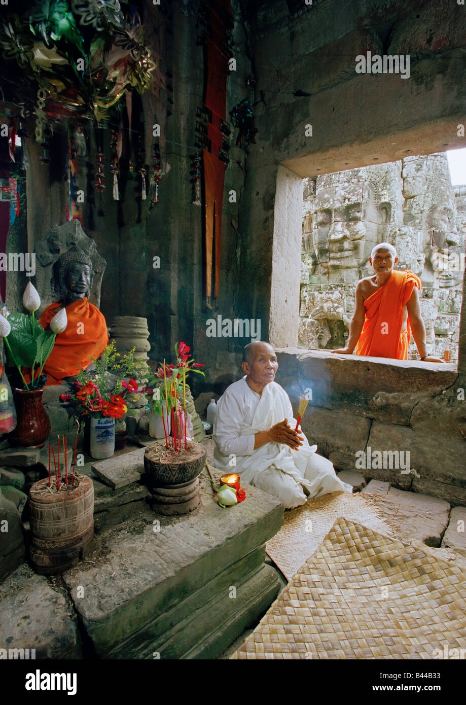 Nun meditating hi-res stock photography and images - Alamy