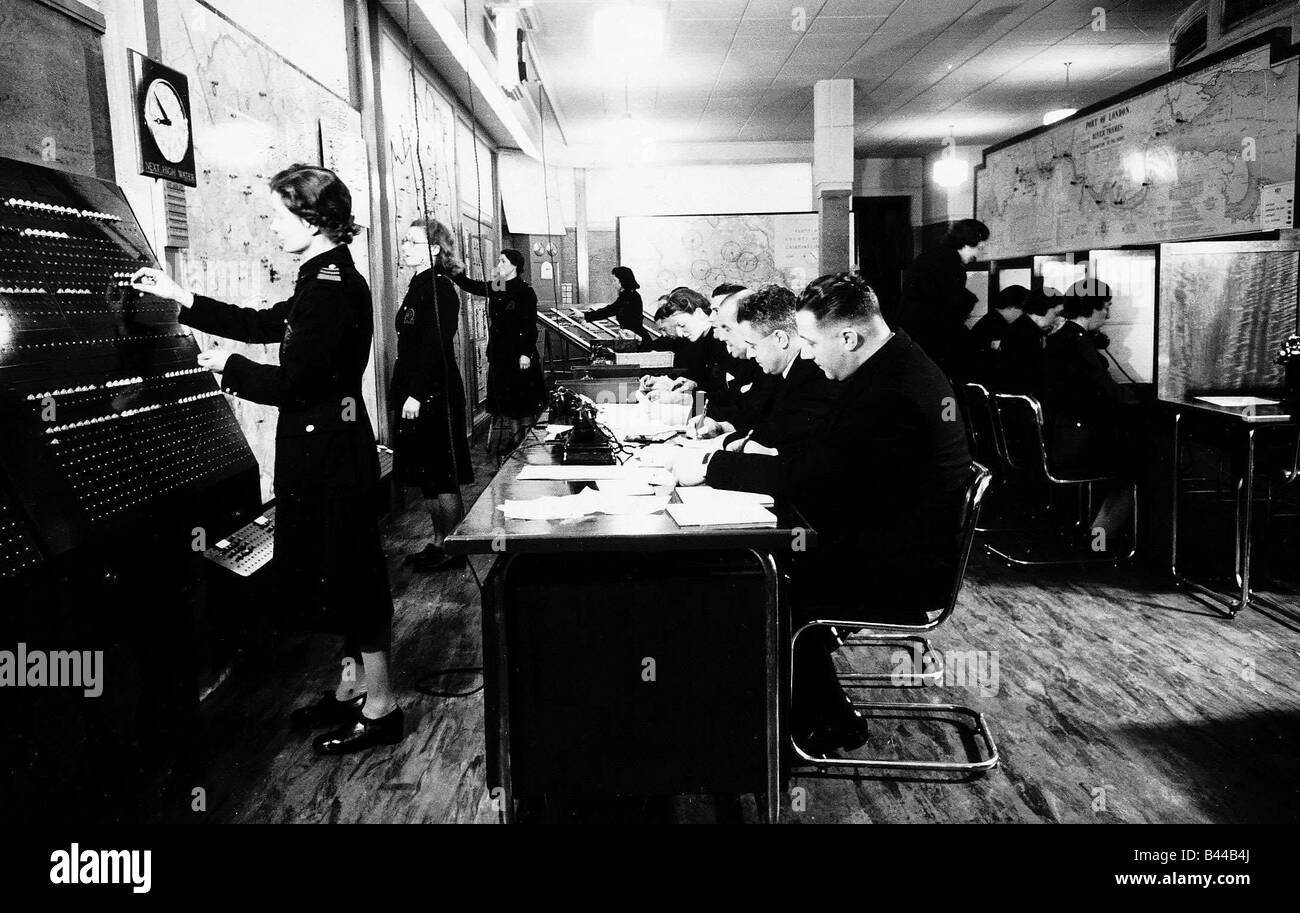 Ww2 communications hi-res stock photography and images - Alamy