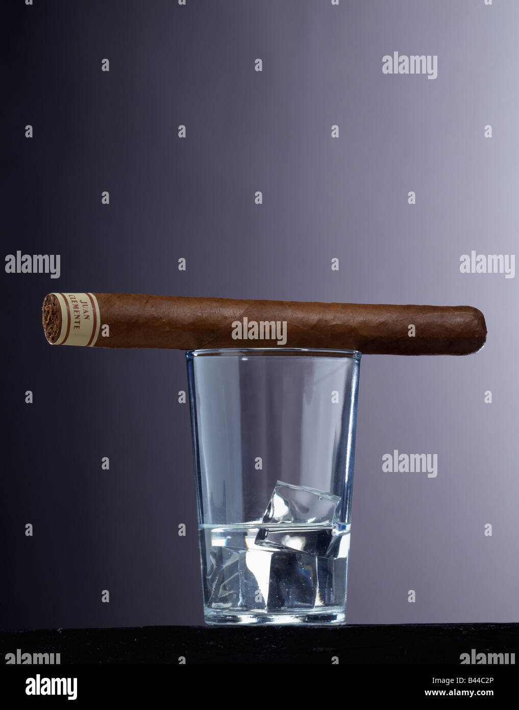 Rum And Cigar High Resolution Stock Photography and Images - Alamy