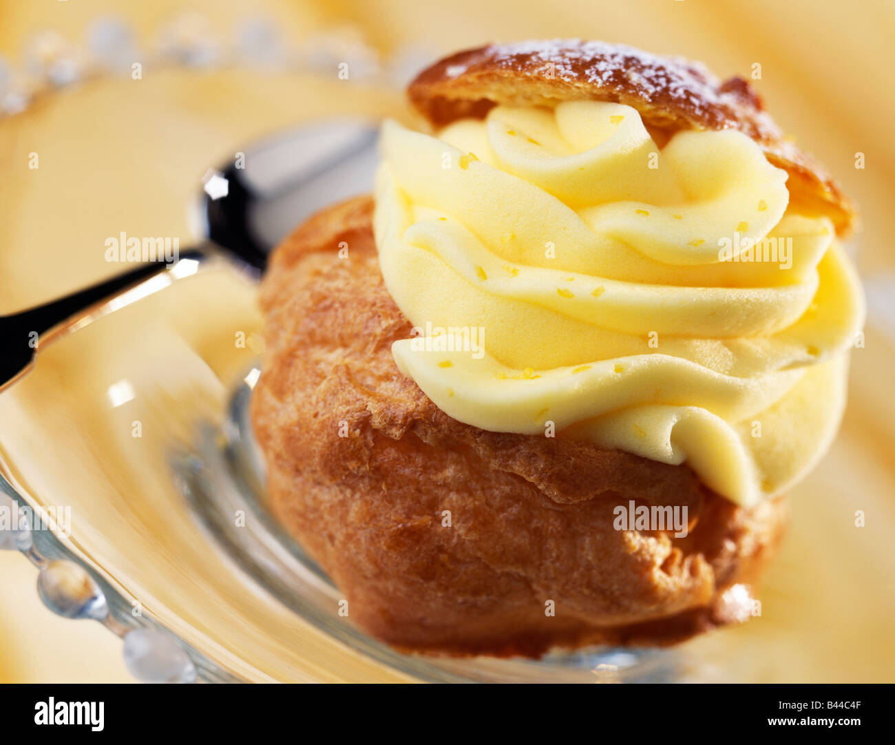 Individual cream puff hi-res stock photography and images - Alamy