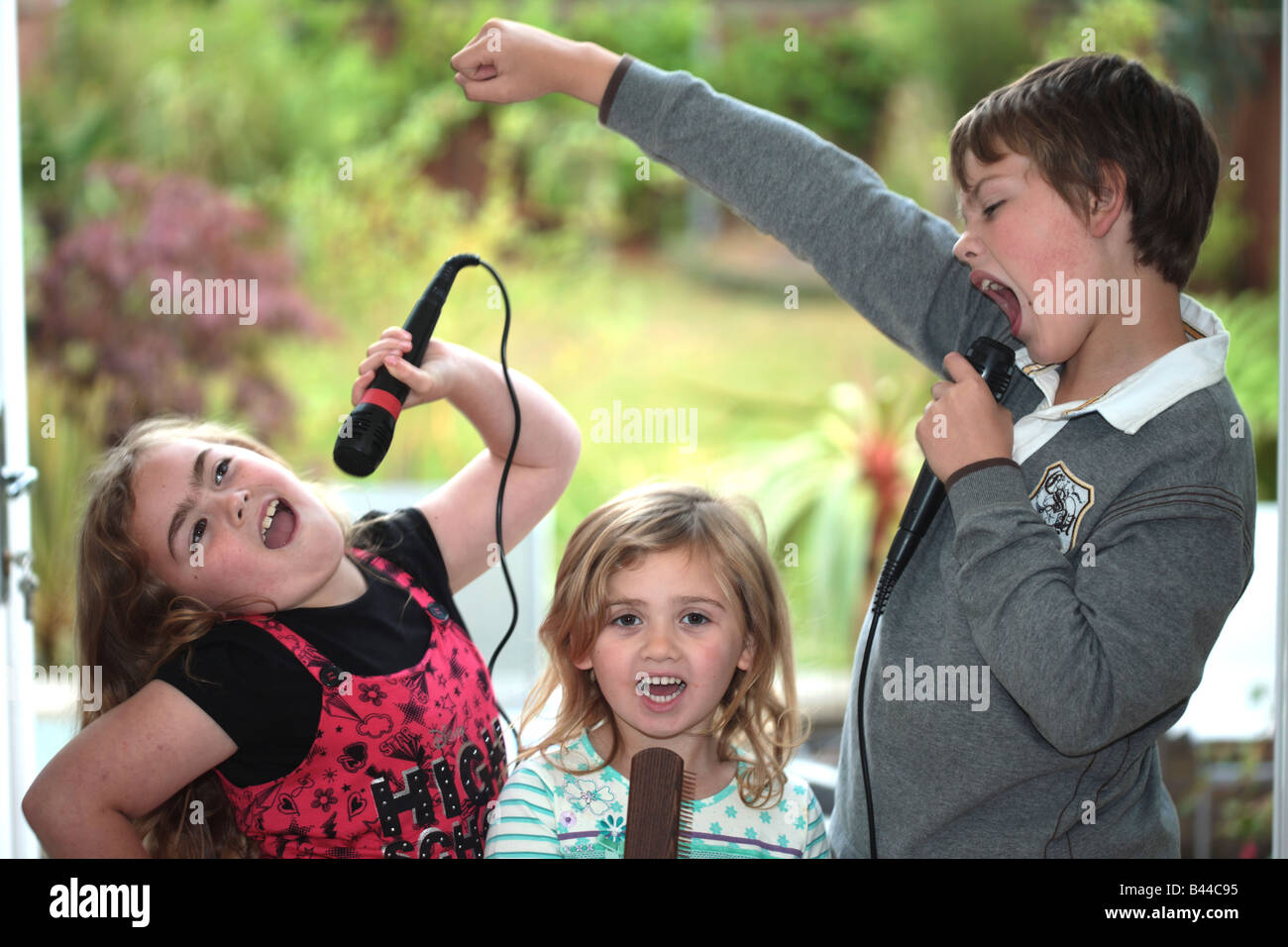 Boy And Girls Singing Model Released Stock Photo - Alamy
