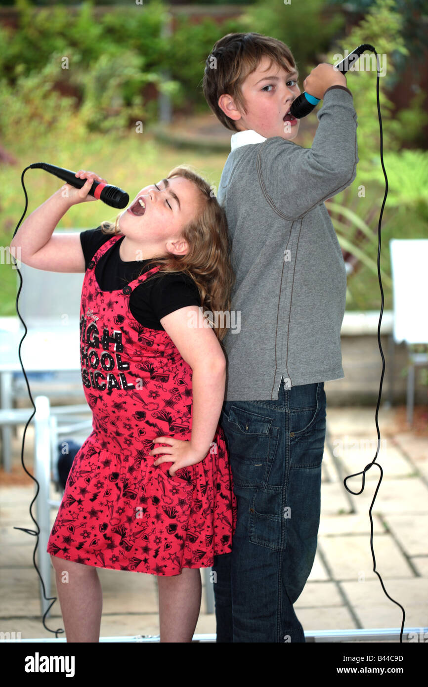 Boy And Girl Singing Model Released Stock Photo - Alamy