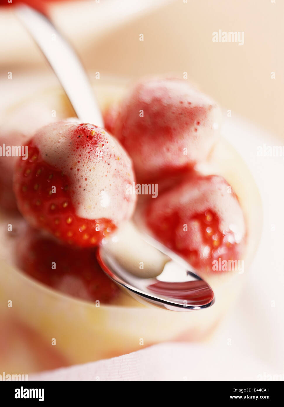 Strawberries wth vanilla sabayon Stock Photo - Alamy