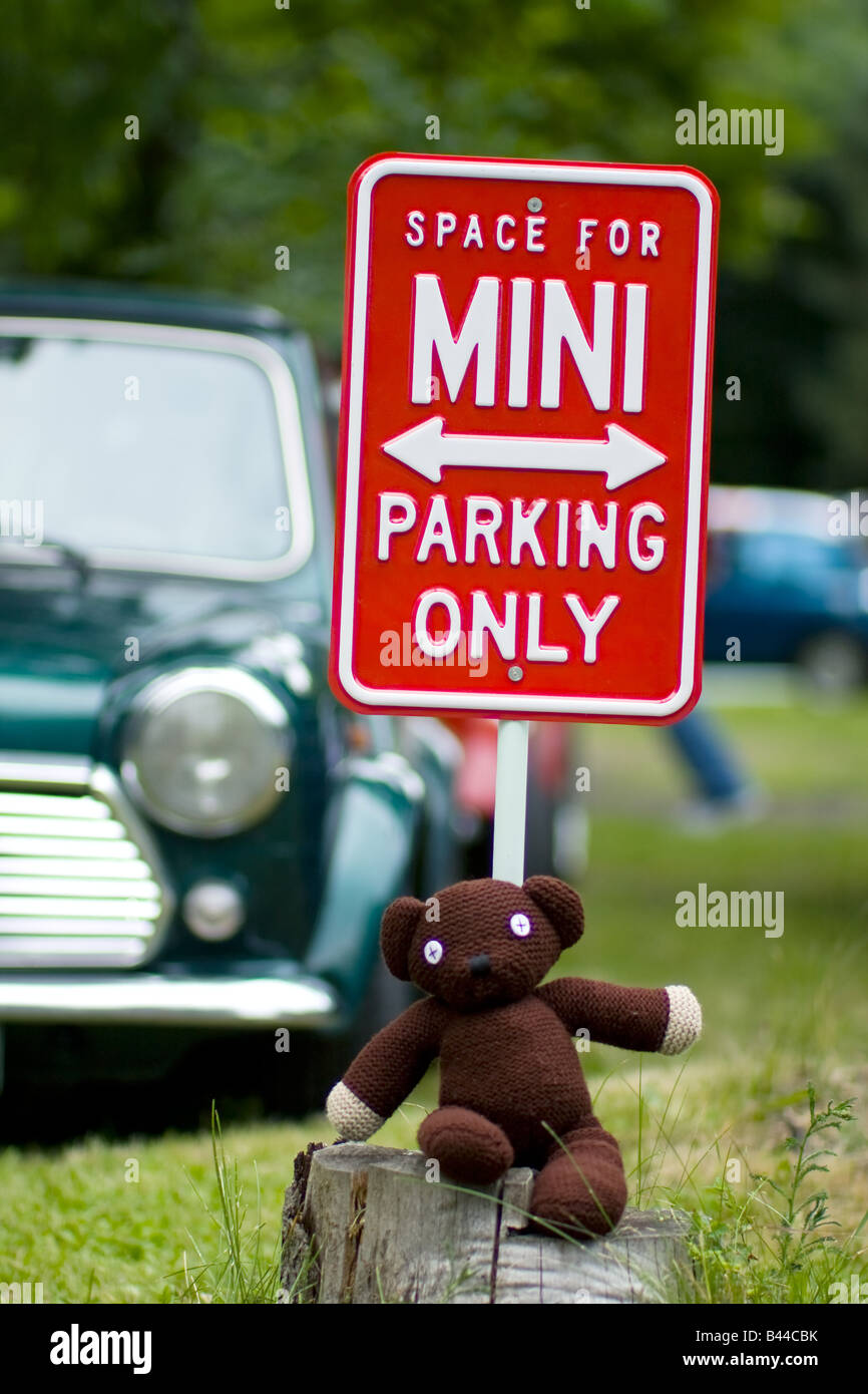 Mini Cooper Parking Stock Photo - Alamy