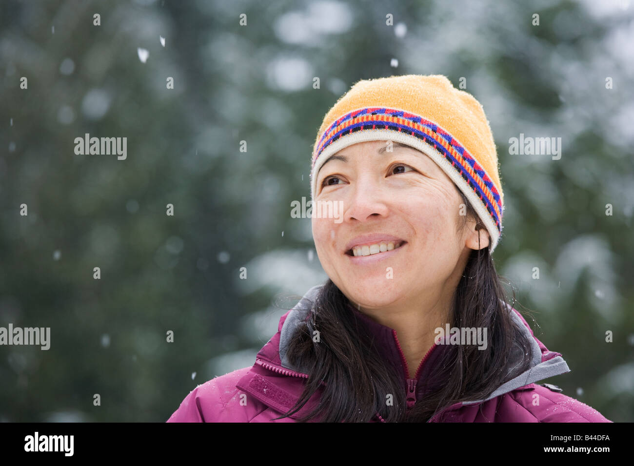 Woman wearing stocking cap hi-res stock photography and images - Alamy