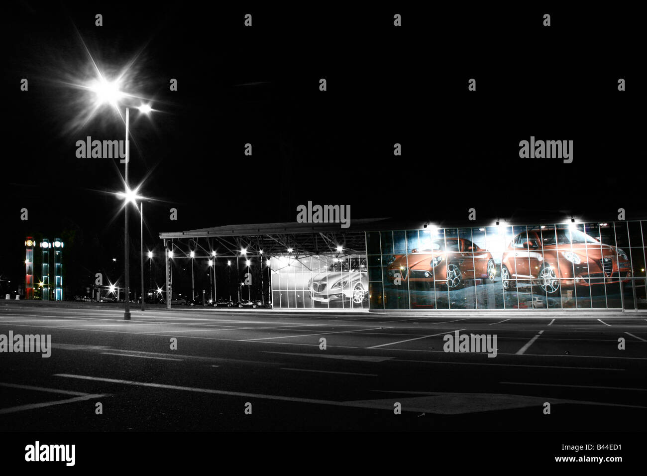 Car showroom empty hi-res stock photography and images - Alamy