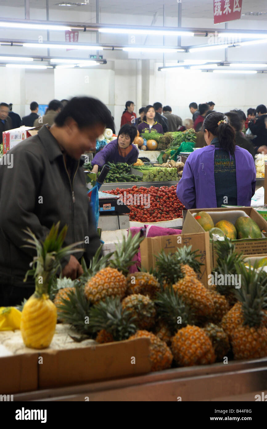 Chinese women working food stalls hi-res stock photography and images ...