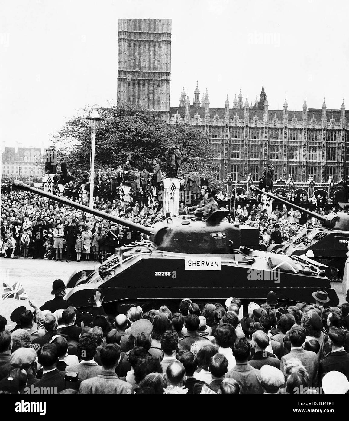 Sherman tank 1945 hi-res stock photography and images - Alamy