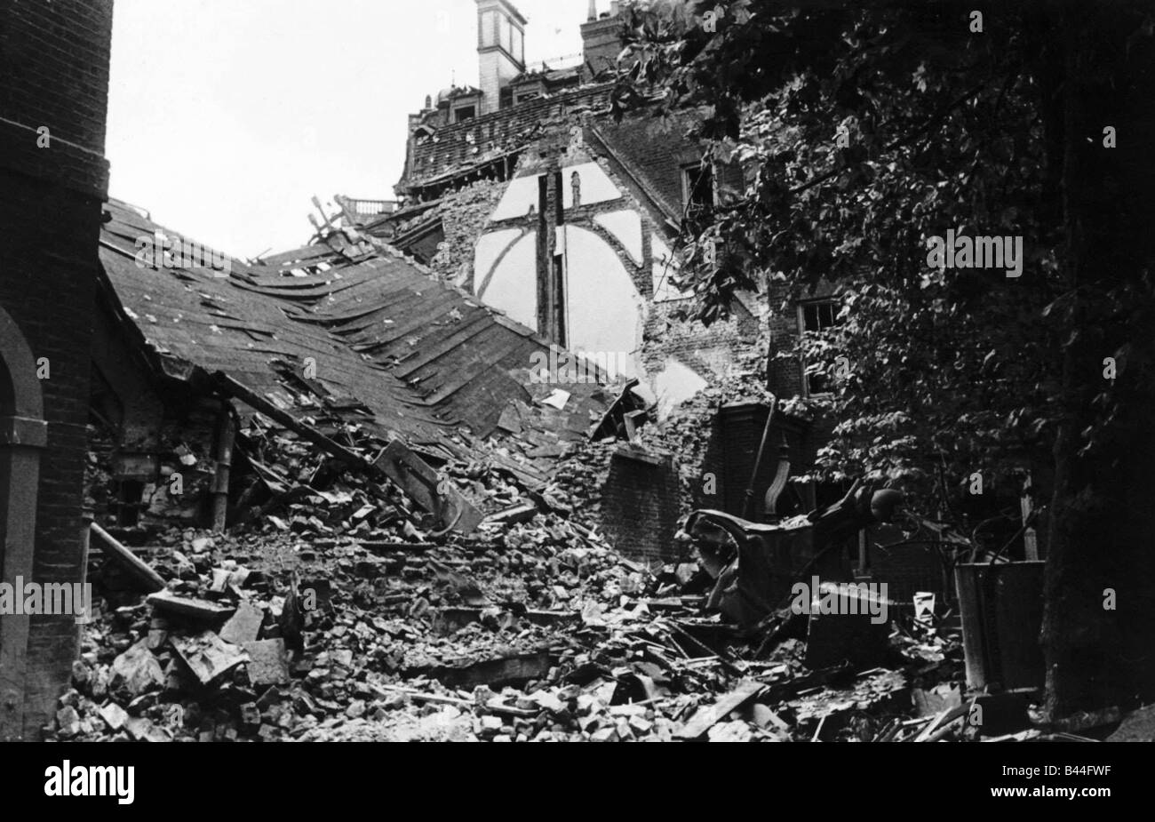 Staple inn Black and White Stock Photos & Images - Alamy