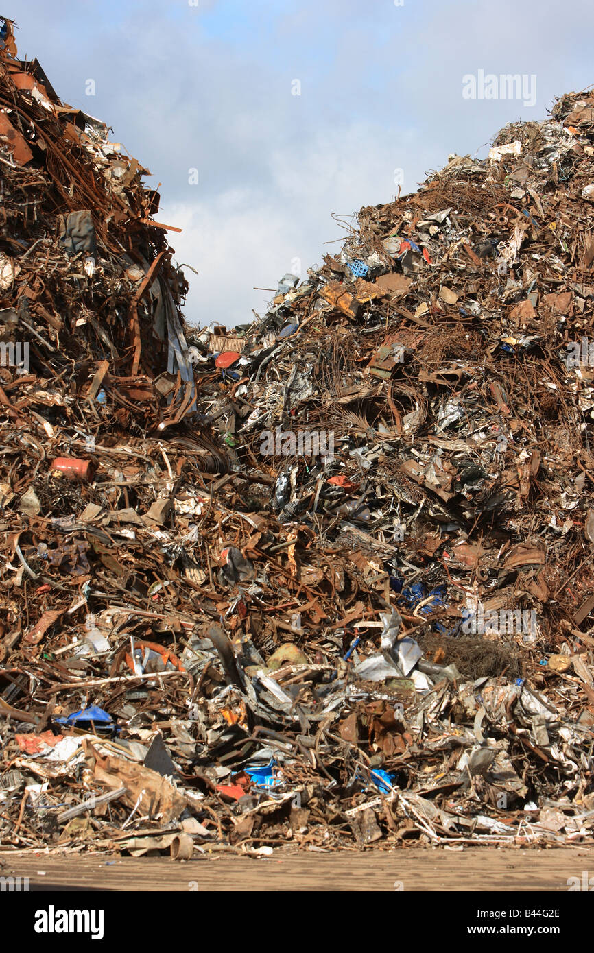Scrap metal pile hi-res stock photography and images - Alamy