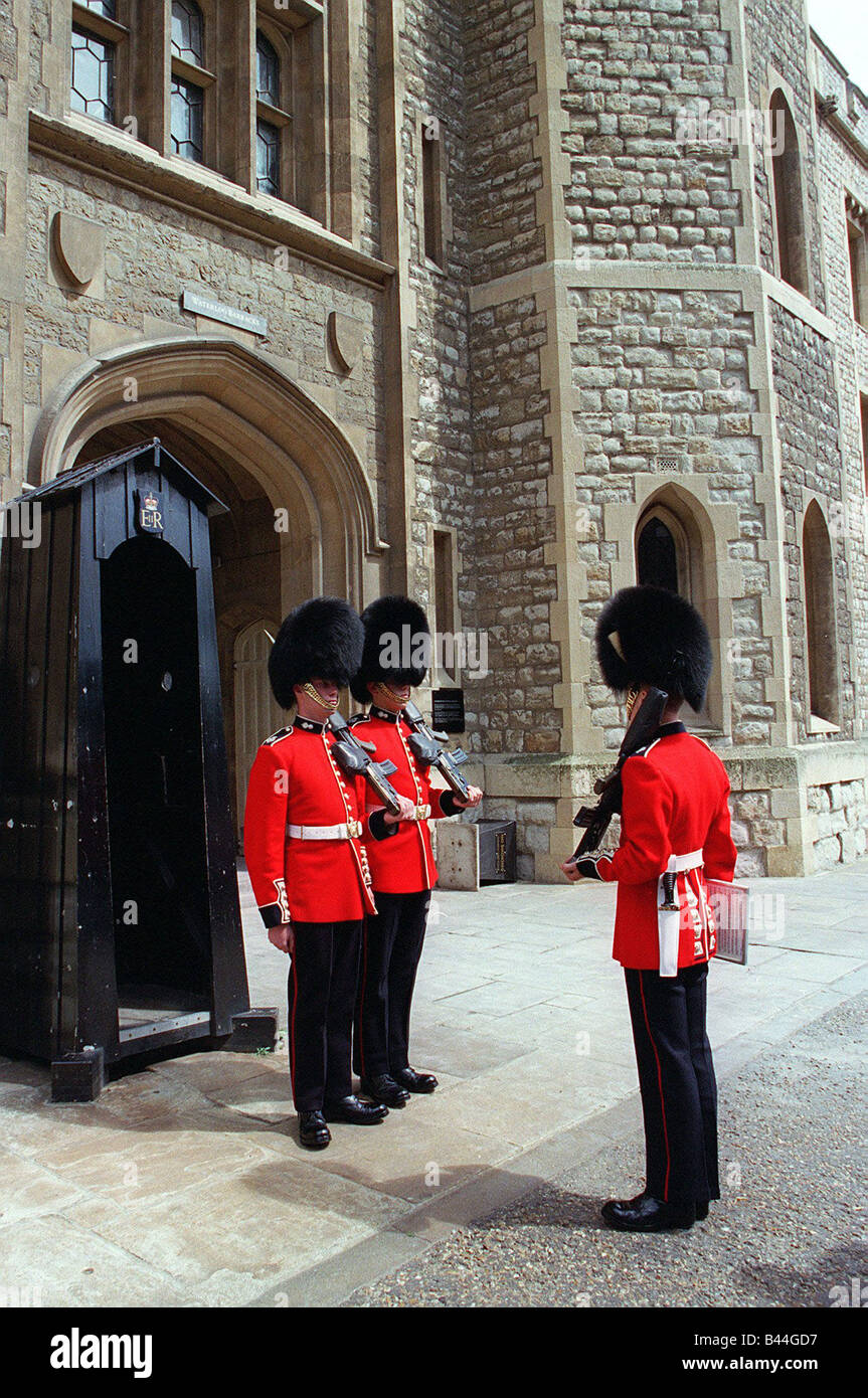 The guards of the tower of london hi-res stock photography and images ...