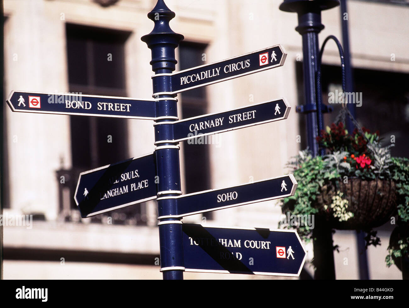 Street signs london hi-res stock photography and images - Alamy
