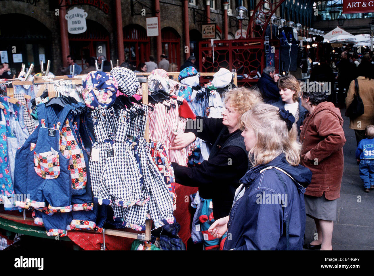 London Covent Gardens busy market Stock Photo - Alamy