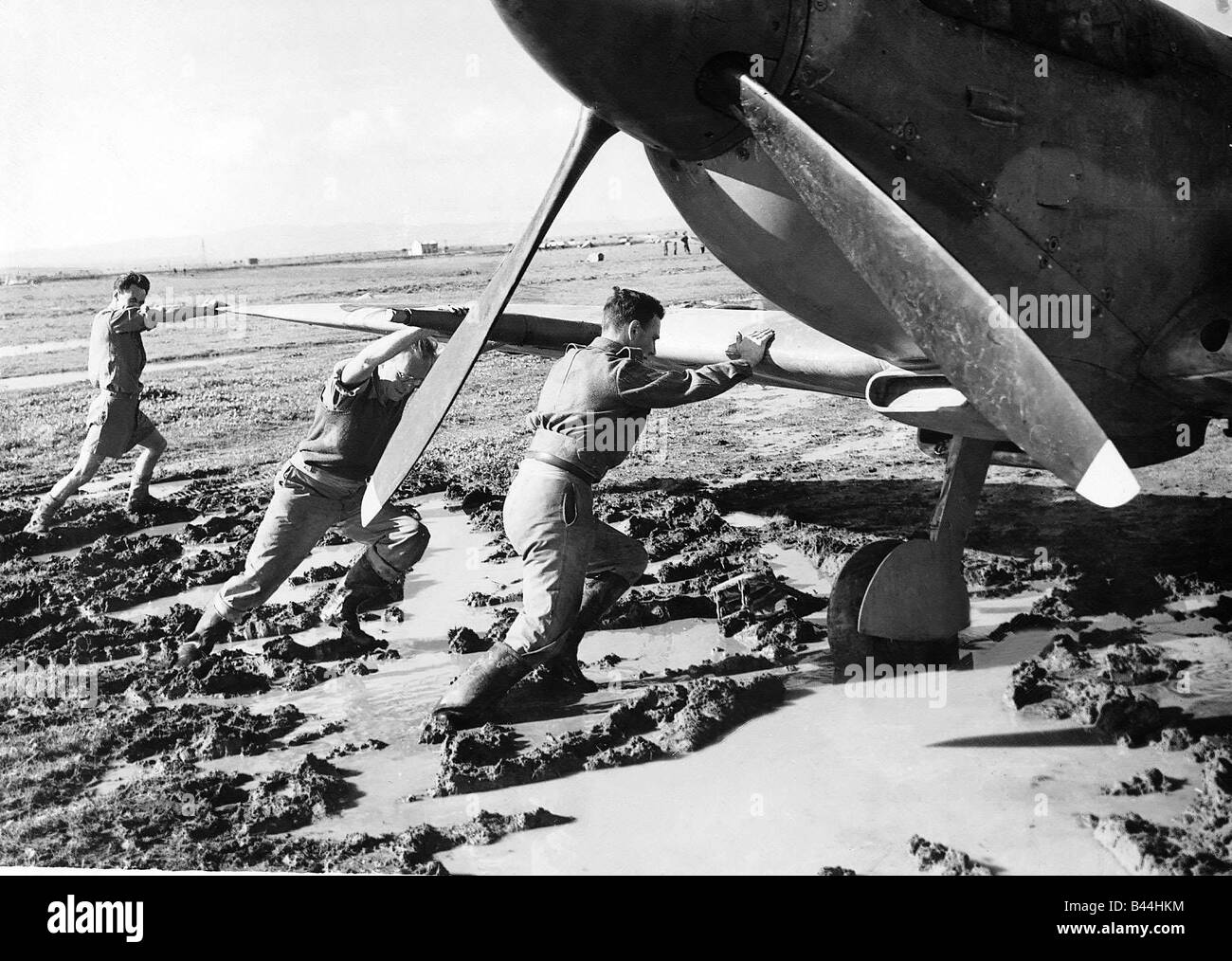 Raf ground crew ww2 hi-res stock photography and images - Alamy