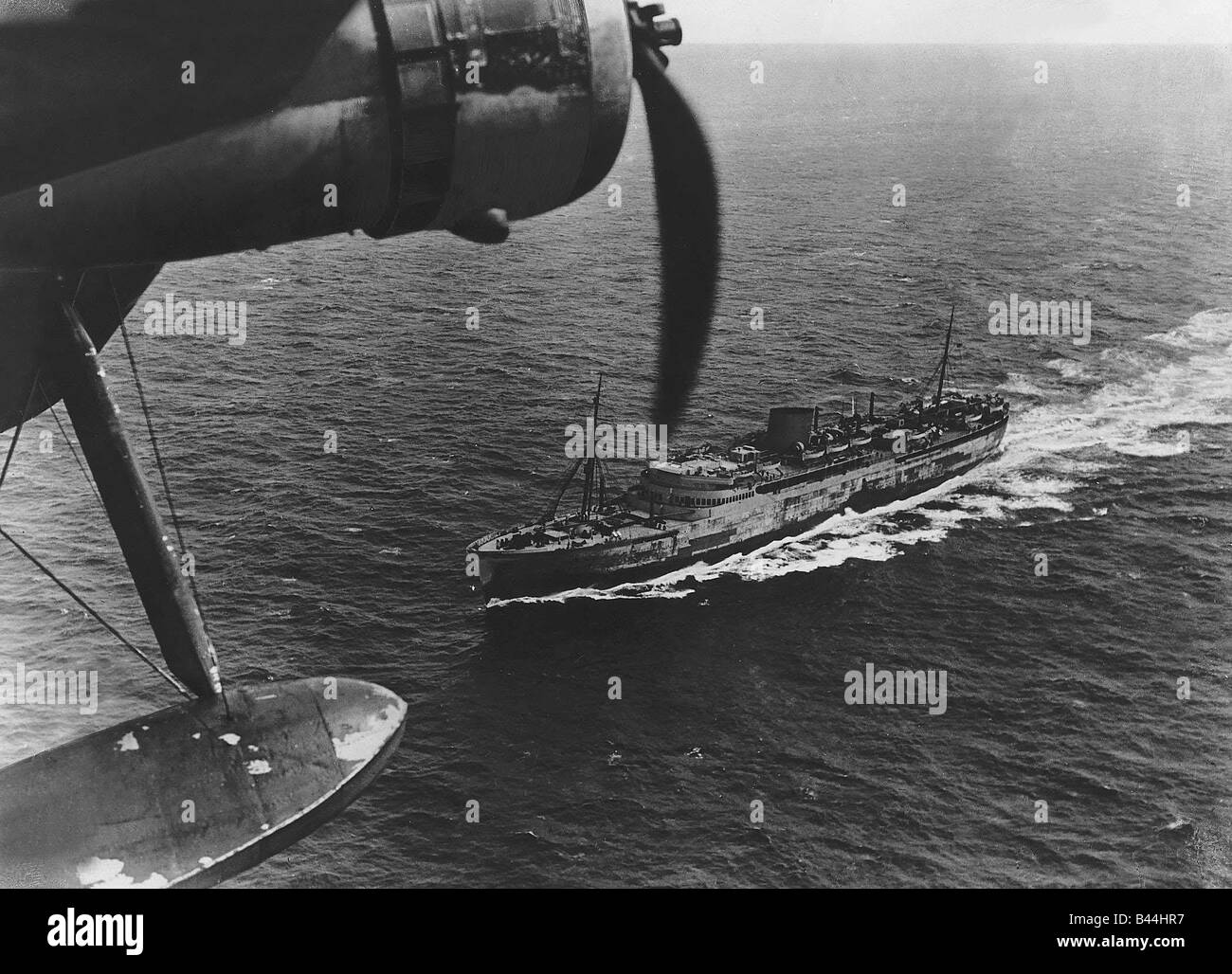 Convoy ships ww2 Black and White Stock Photos & Images - Alamy