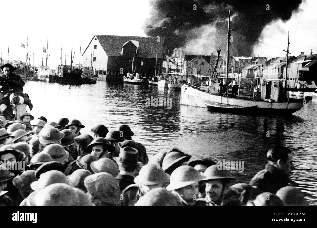 Troops raid hi-res stock photography and images - Alamy