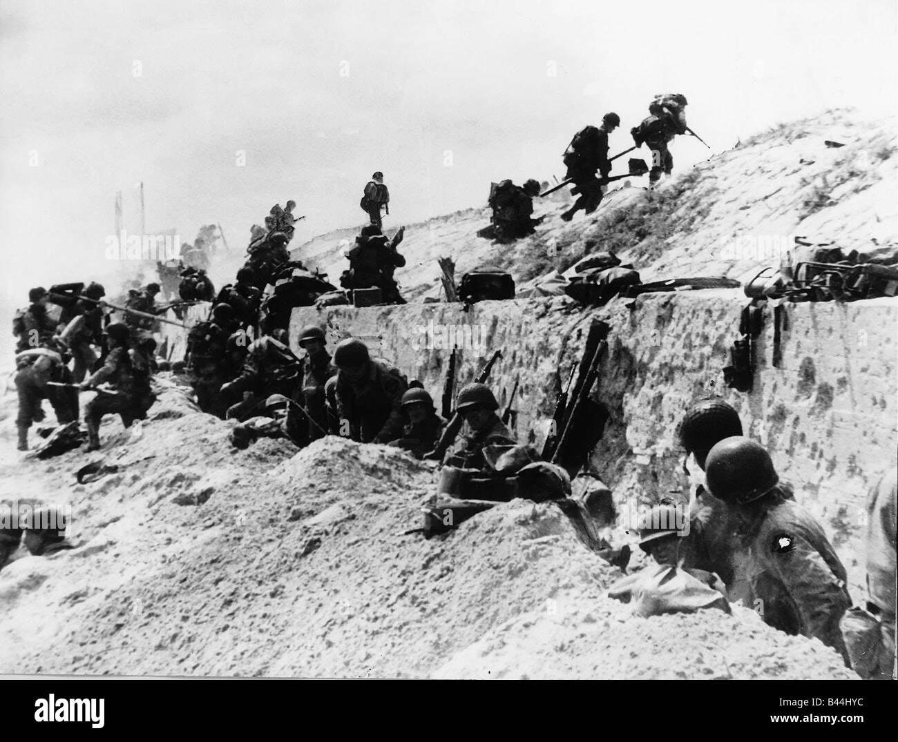 WW2 US troops move into Northern France 1944 Stock Photo - Alamy