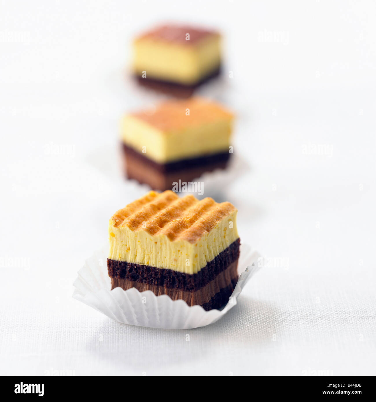 Mini cream cakes hi-res stock photography and images - Alamy