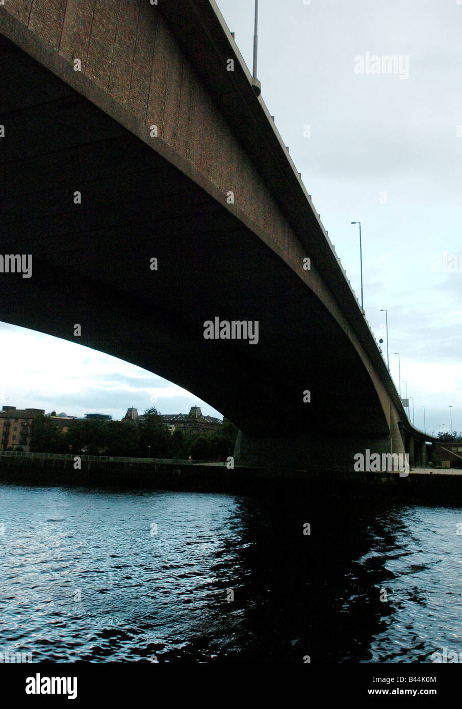 The Kingston Bridge crossing the River Clyde Stock Photo - Alamy