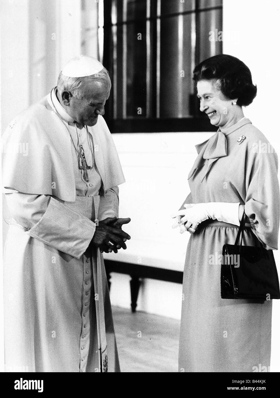 Pope John Paul II with Queen Elizabeth II in 1982 Stock Photo - Alamy