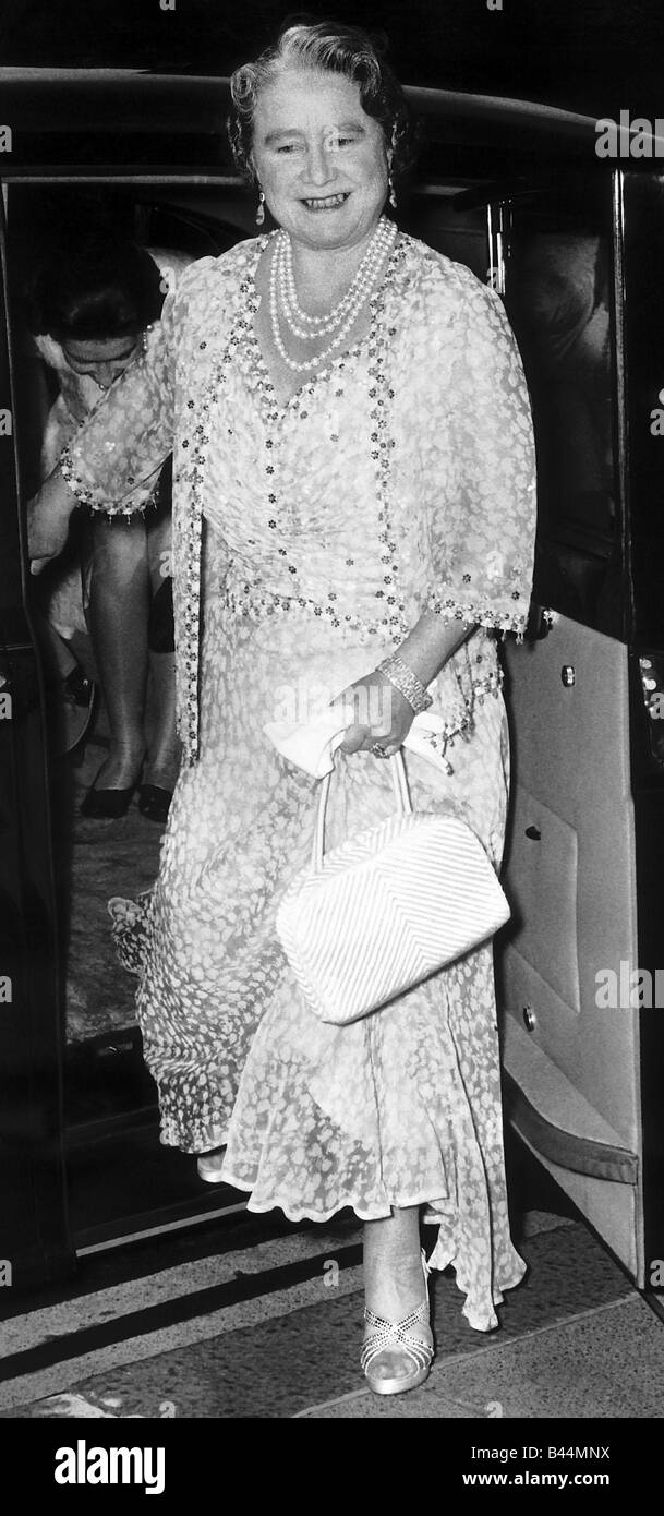 Queen Mother arrives at the Palace Theatre for the revival of The ...