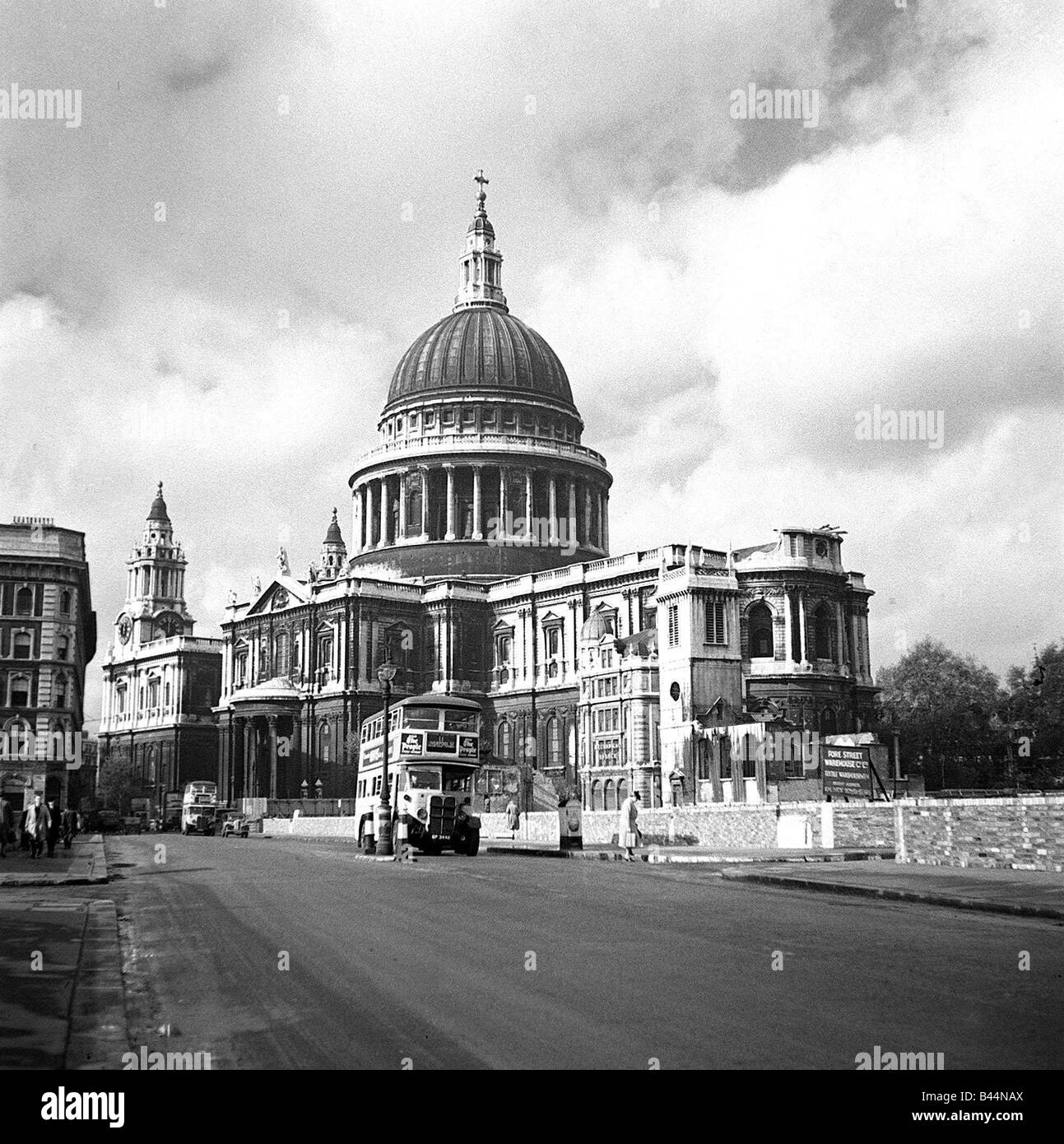 London Views Landmarks 1945 1950 St Paul Cathedral viewed from roadside ...