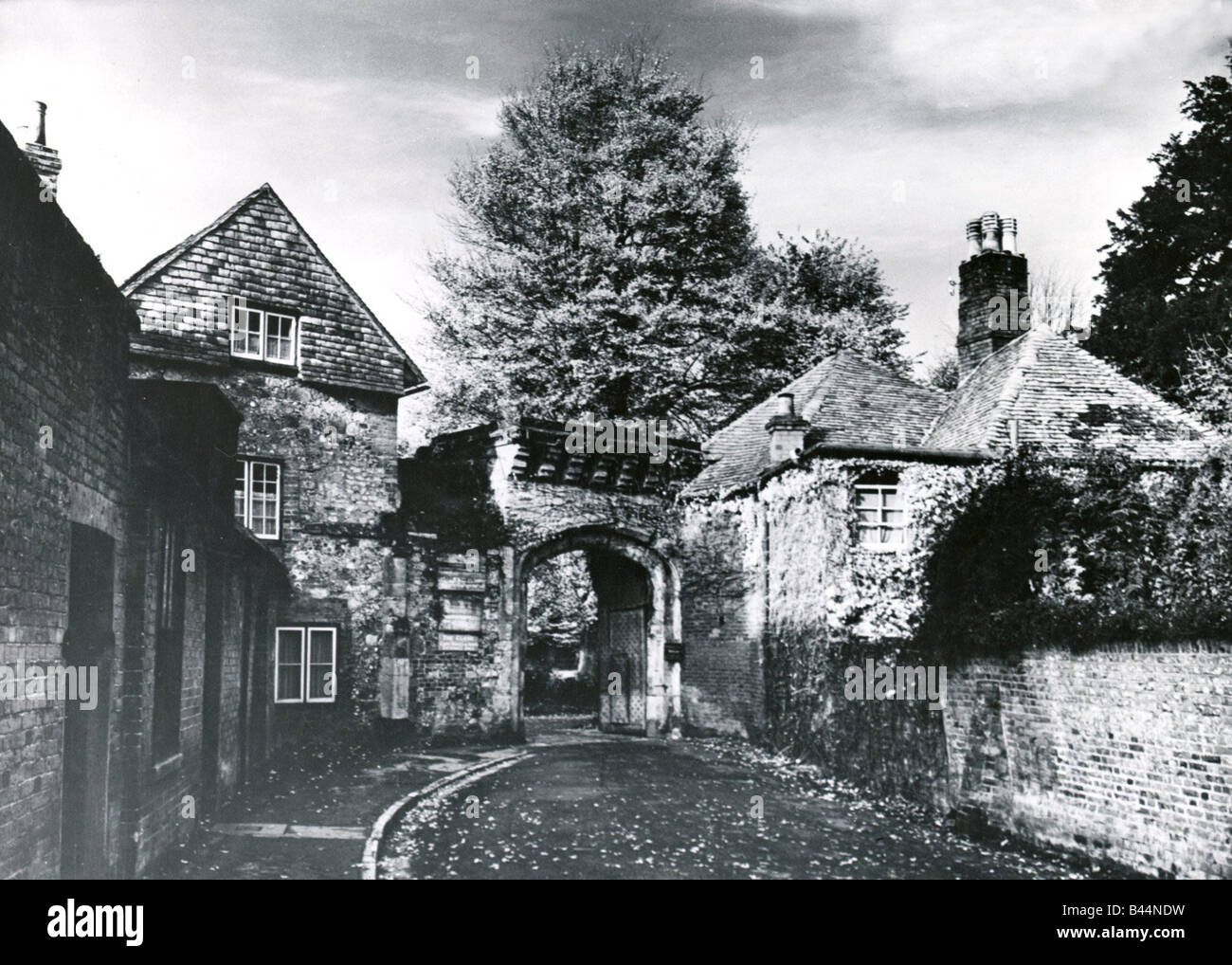 The Harnham Gate to the Cathedral in Salisbury Wiltshire Architecture ...