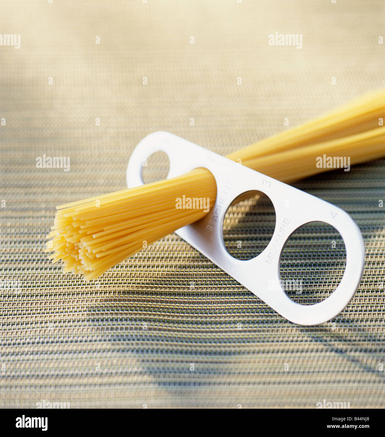 Spaghetti measuring utensil Stock Photo - Alamy