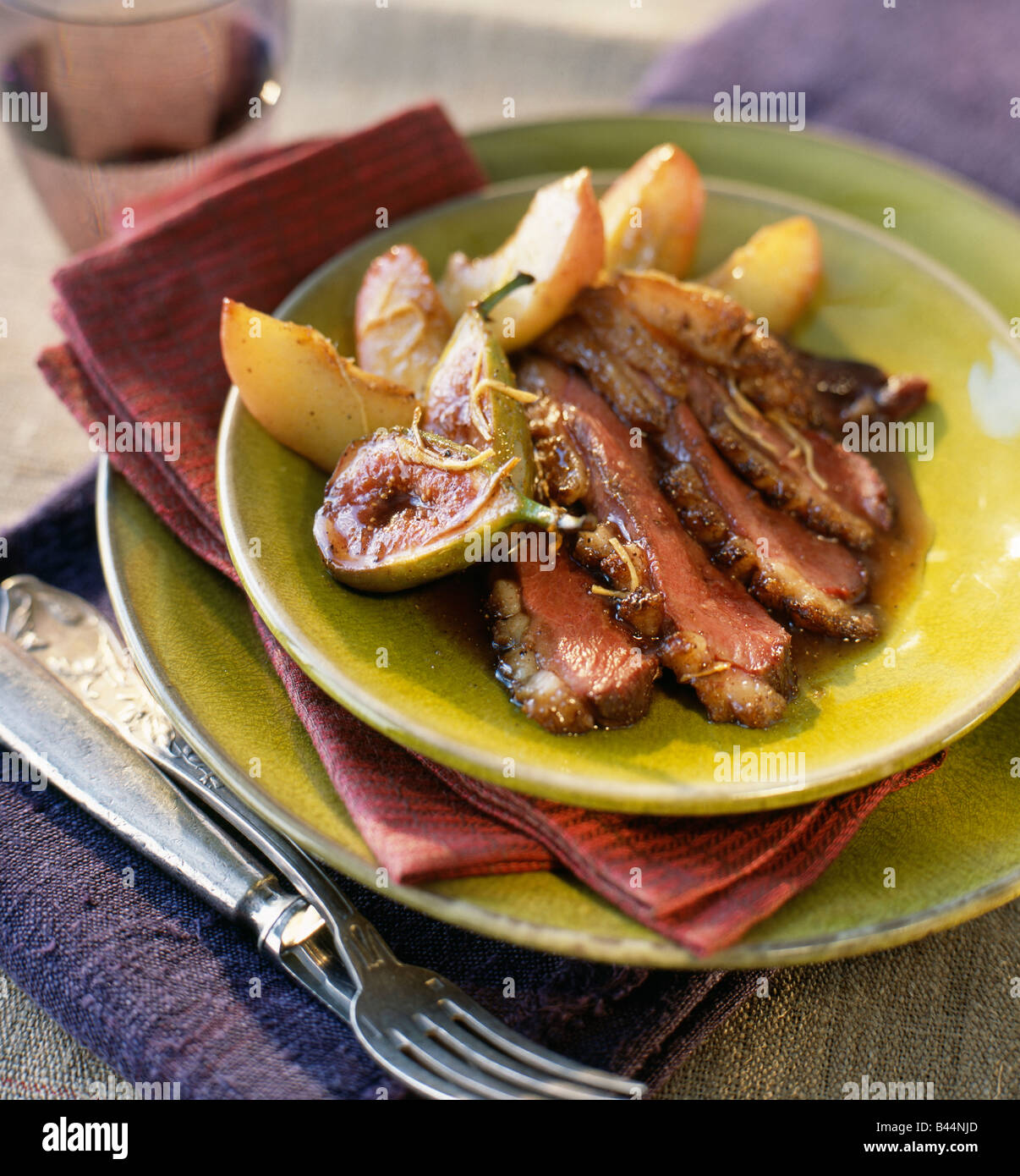 Duck with figs hi-res stock photography and images - Alamy