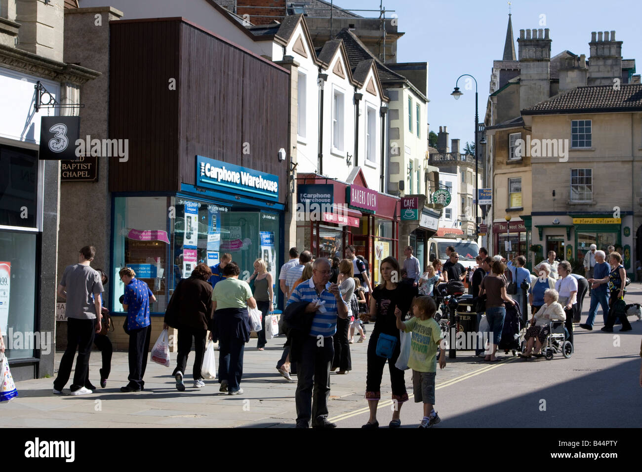 Chippenham town centre wiltshire hi-res stock photography and images ...