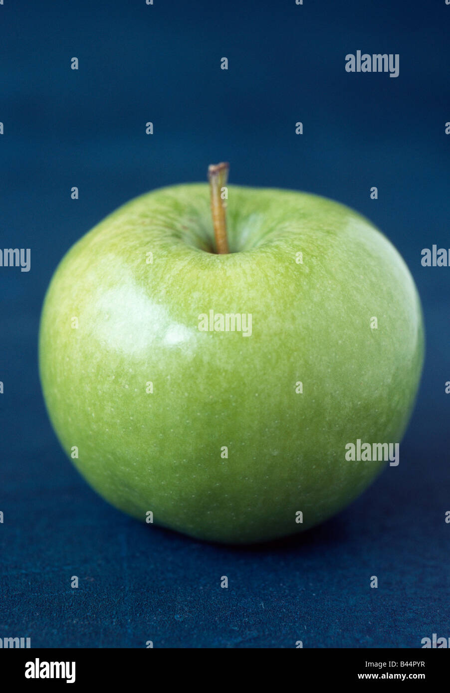 Granny smith apple Stock Photo - Alamy