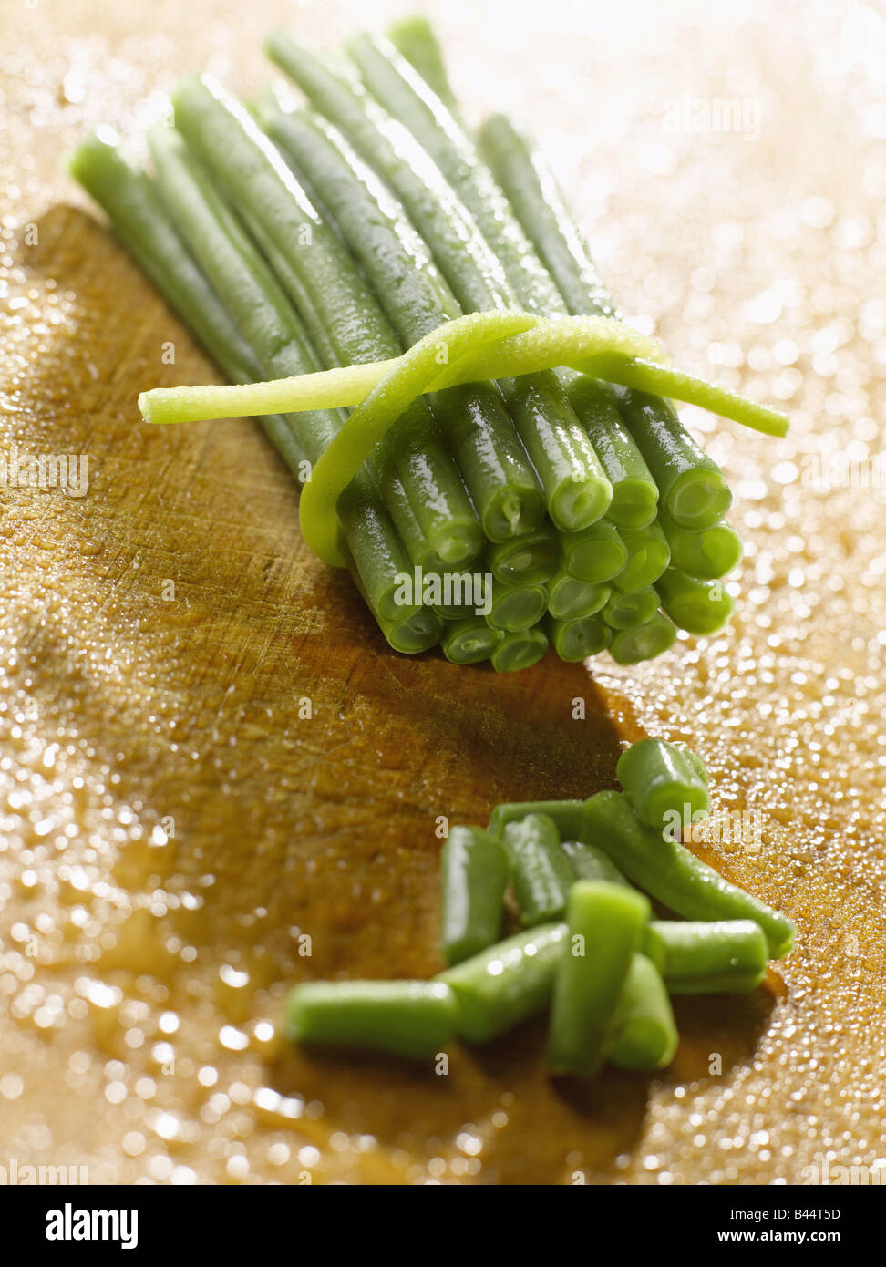 Bundle of green beans Stock Photo - Alamy