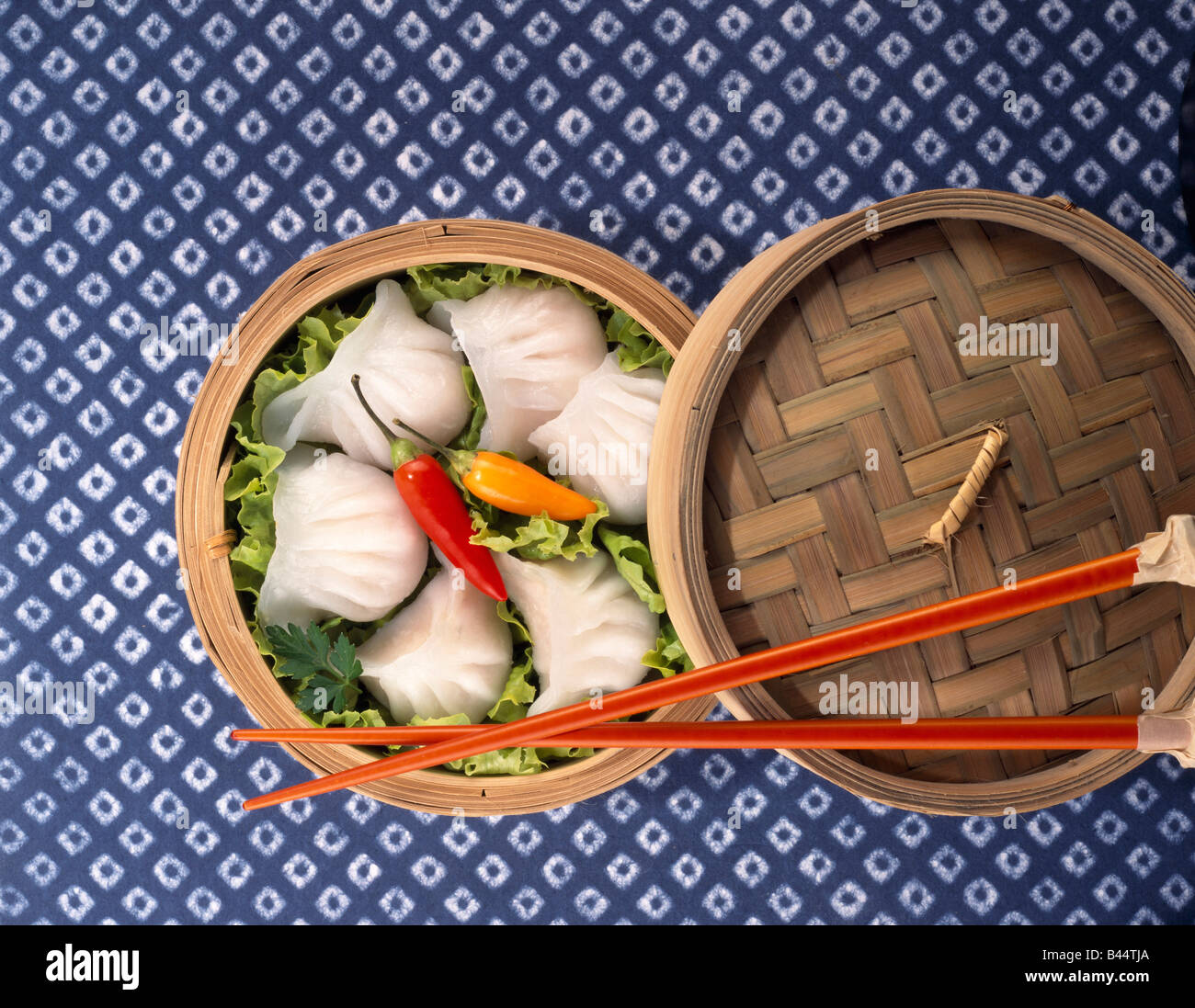 steamed ravioli in basket Stock Photo - Alamy