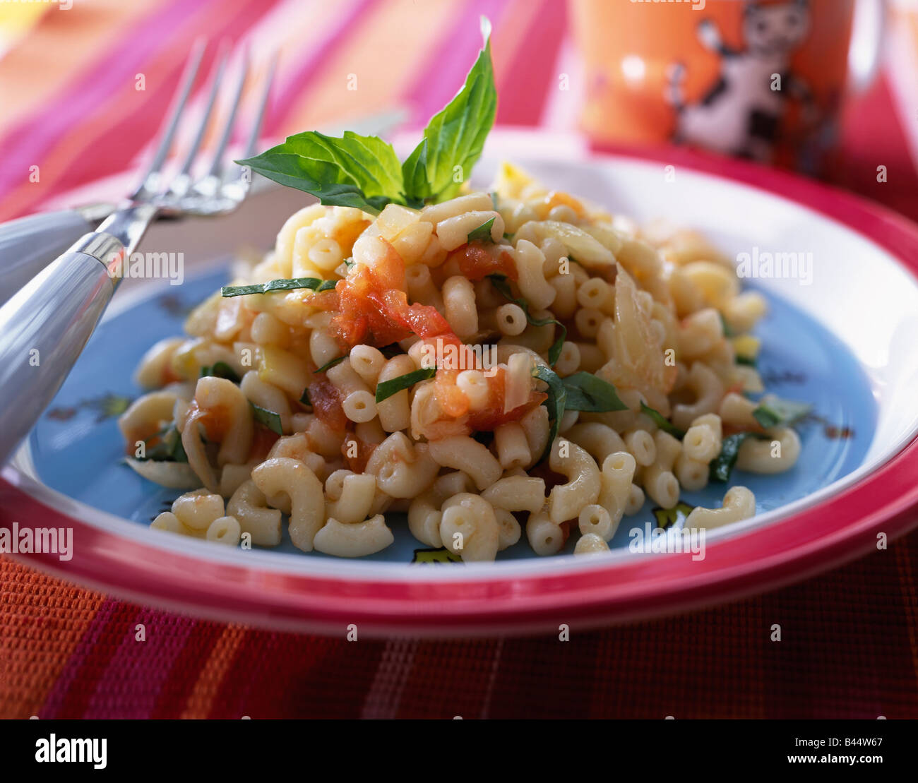 pasta shells with vegetables Stock Photo - Alamy