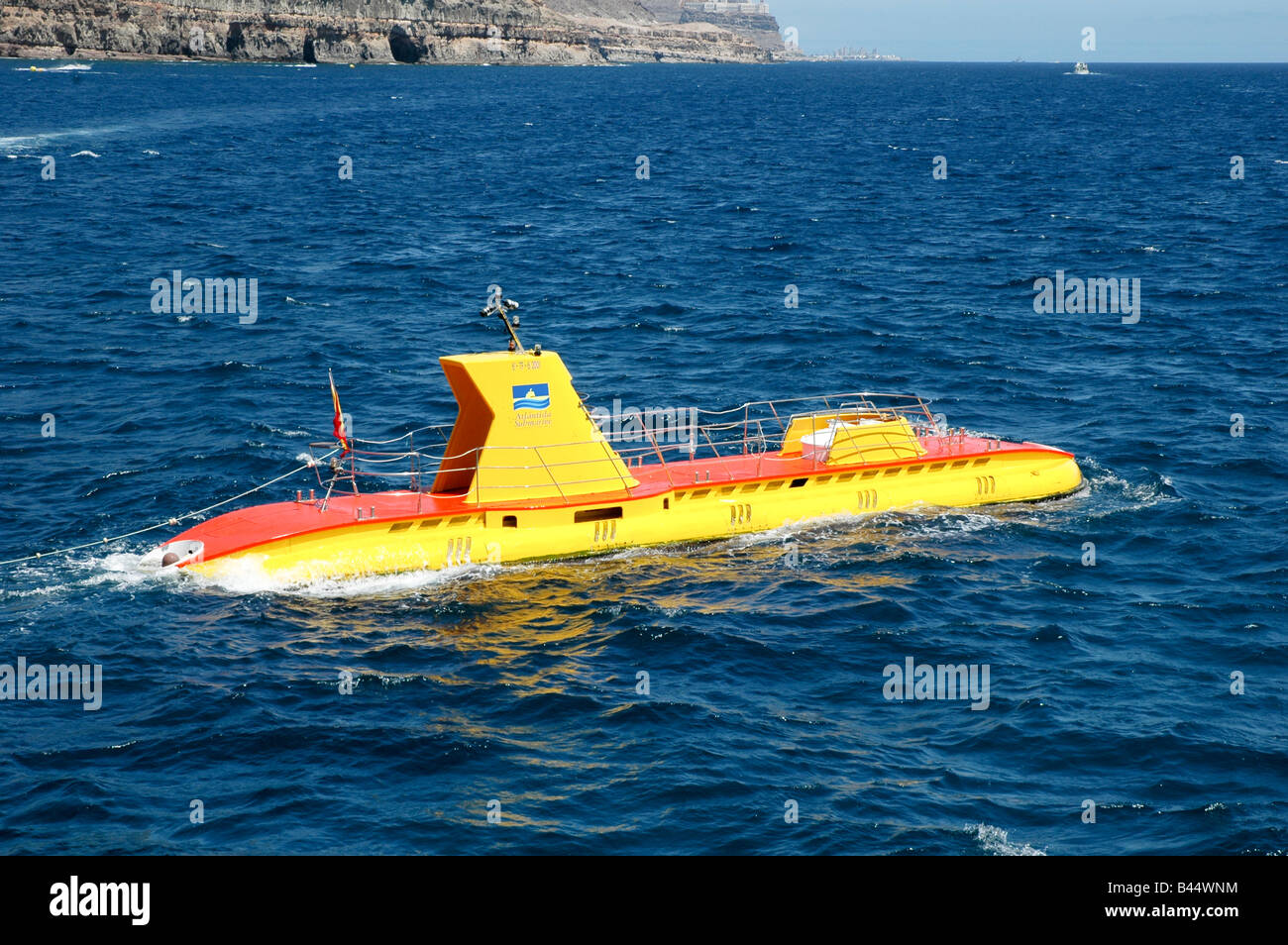 Deep sea dive sub hi-res stock photography and images - Alamy