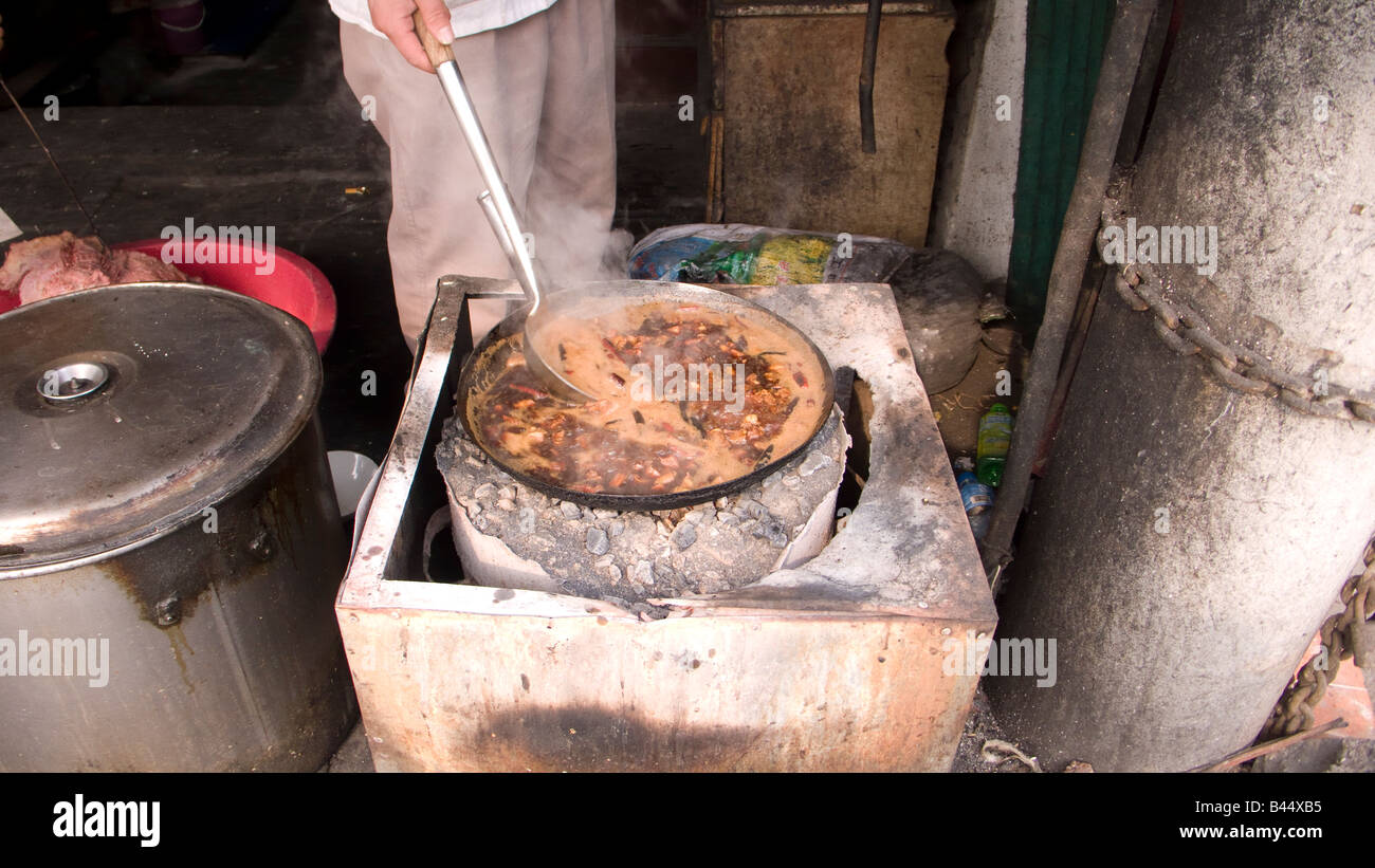 China Shanghai man cooking outdoors Stock Photo - Alamy