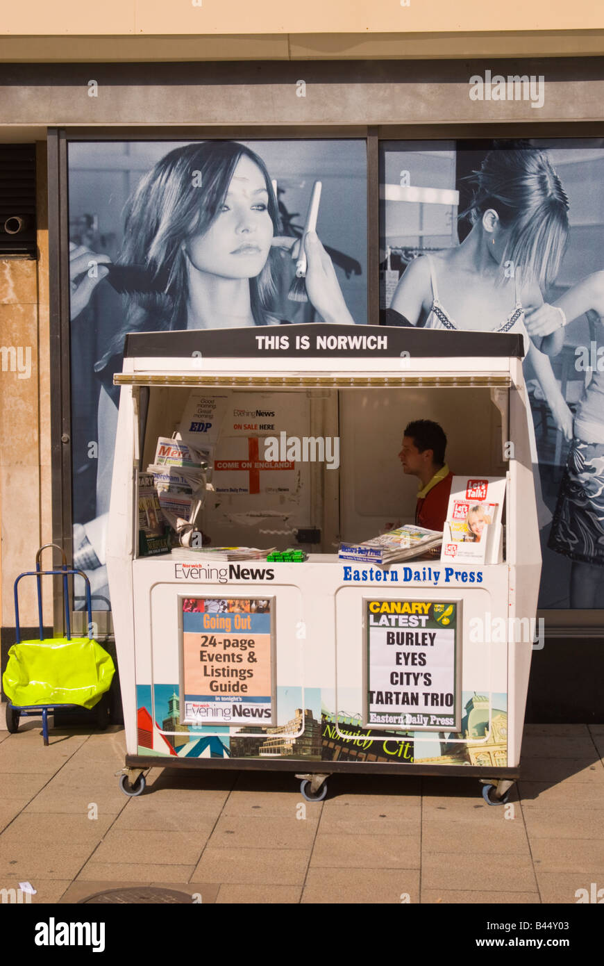 Newspaper stall uk hi-res stock photography and images - Alamy