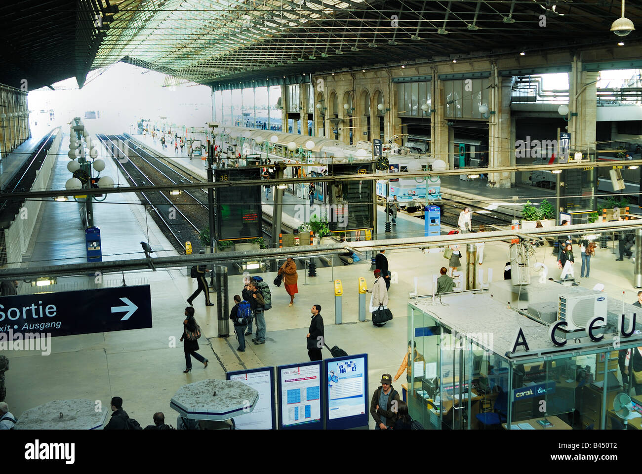 Sncf train platform hi-res stock photography and images - Alamy