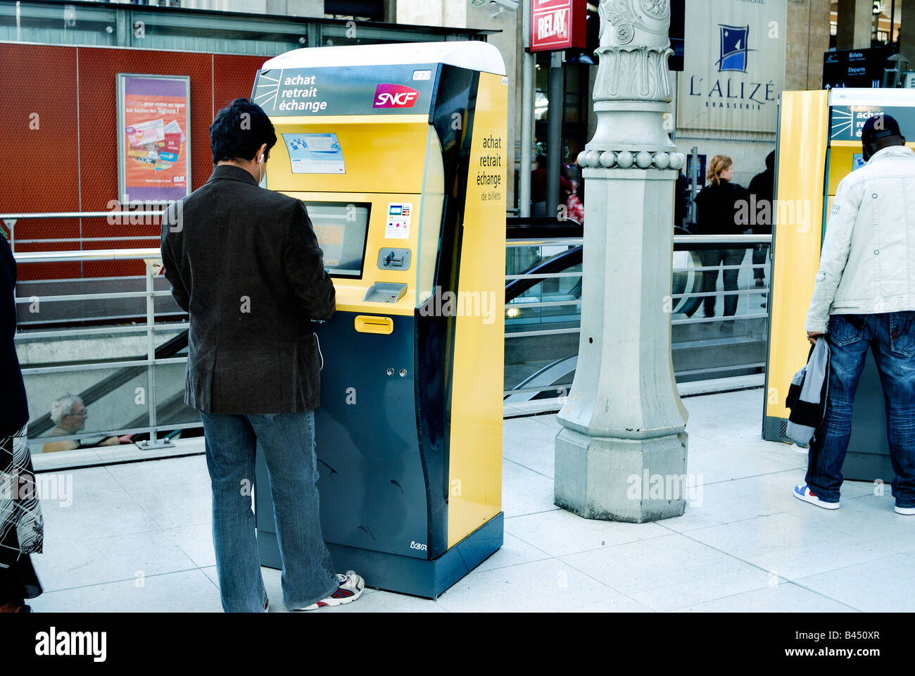 Train ticket machine france hi-res stock photography and images - Alamy